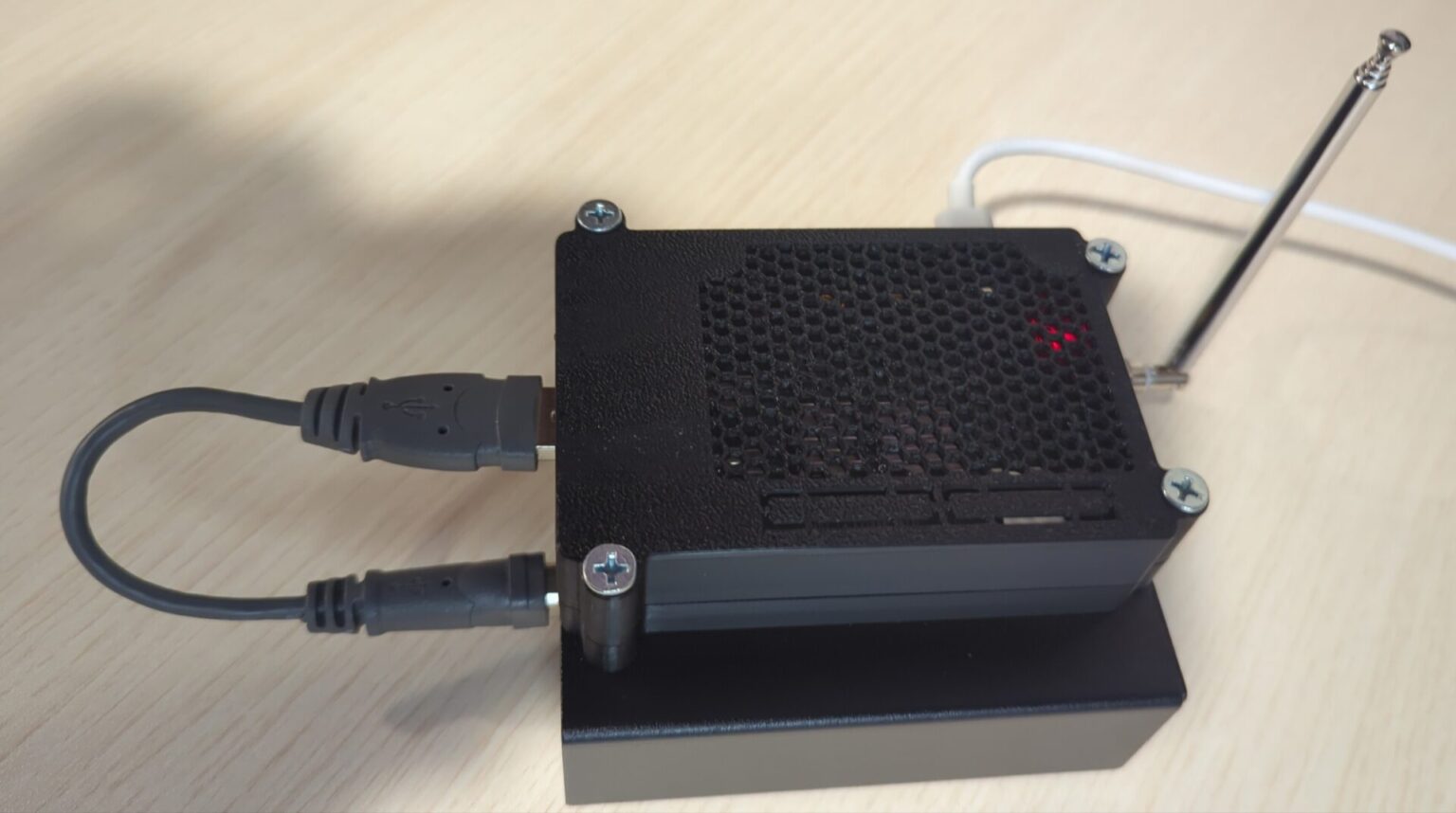 Build a Take-it-Anywhere SDR Receiver: Part 1 – The Build – HamThings